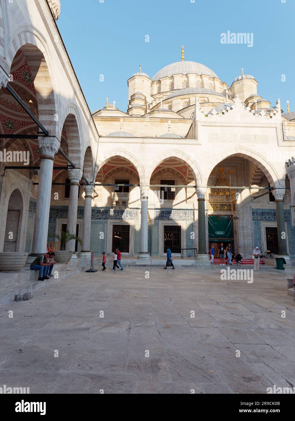 Sahn courtyard and minaret hi-res stock photography and images - Alamy