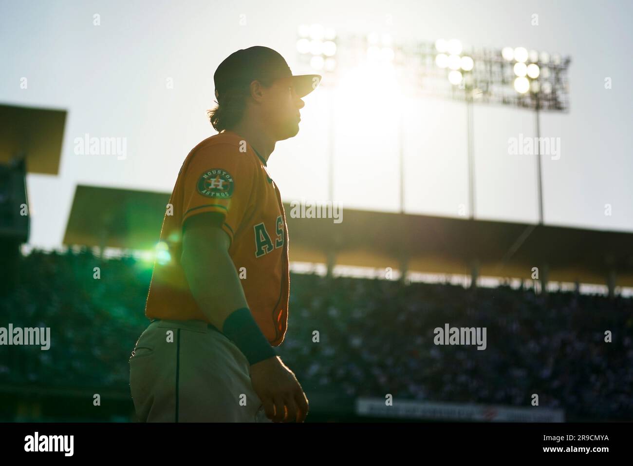 Houston Astros center fielder Jake Meyers (6) walks on to the field ...