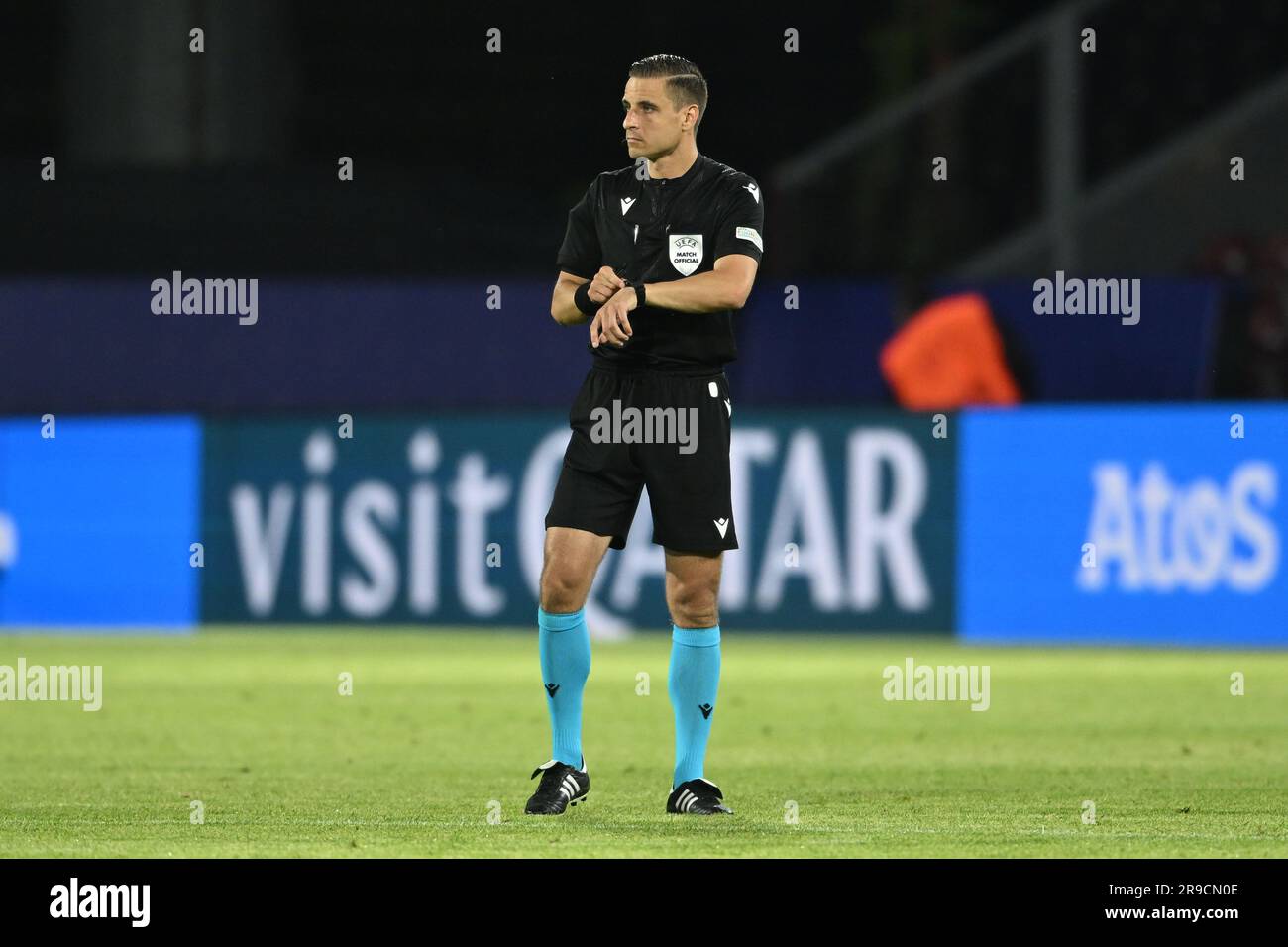 Referee dr hi-res stock photography and images - Alamy