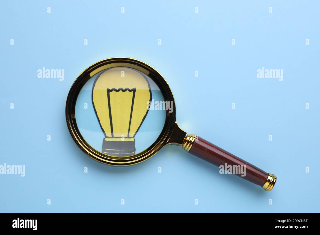 Magnifying glass light bulb hi-res stock photography and images - Alamy
