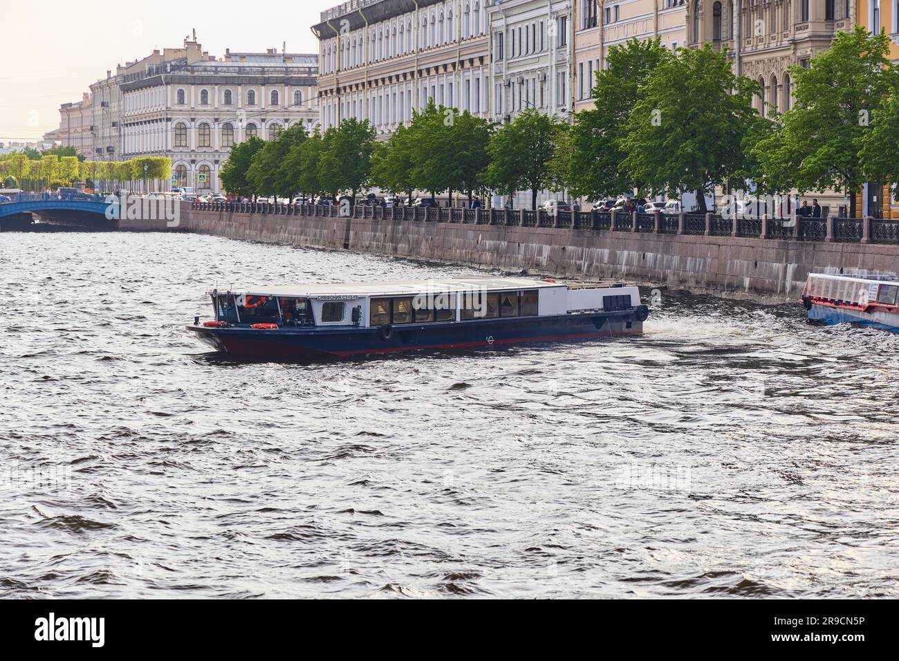 Tourist boat in the river in the city Stock Photo - Alamy