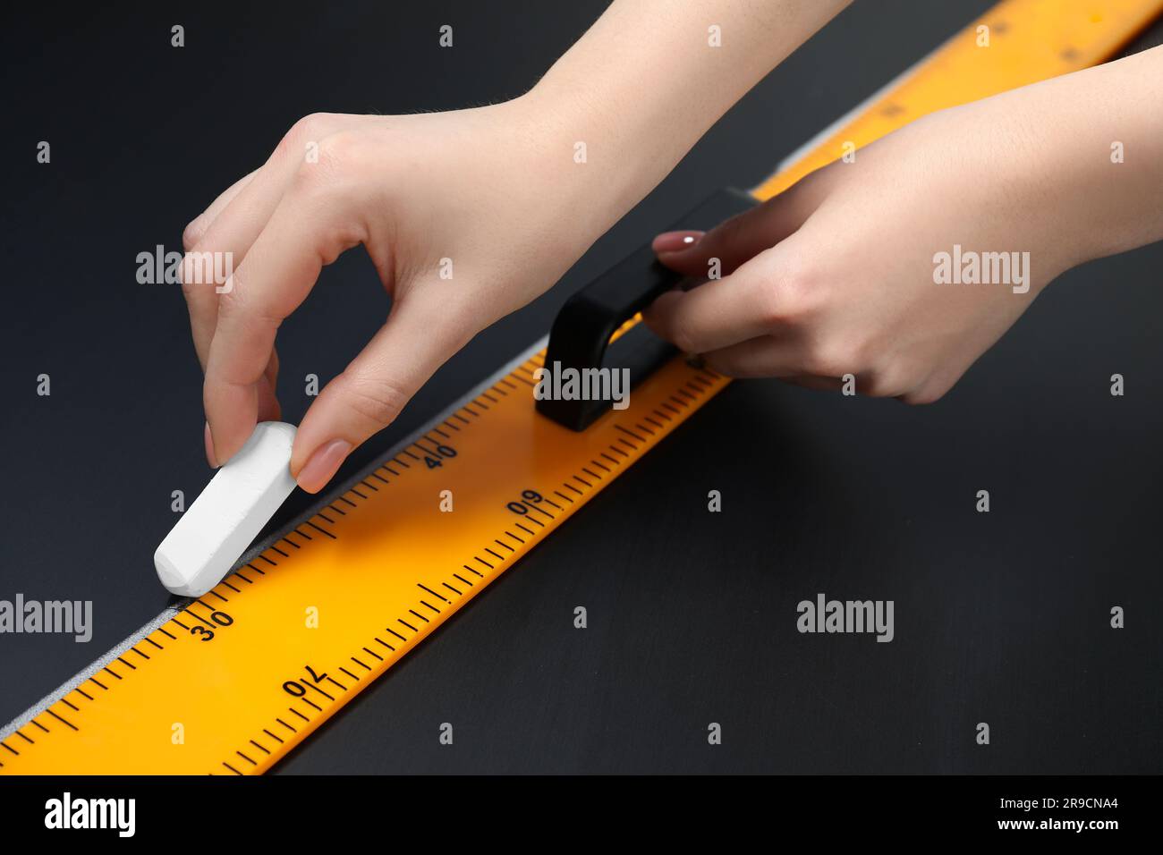 Black measuring markings hi-res stock photography and images - Alamy