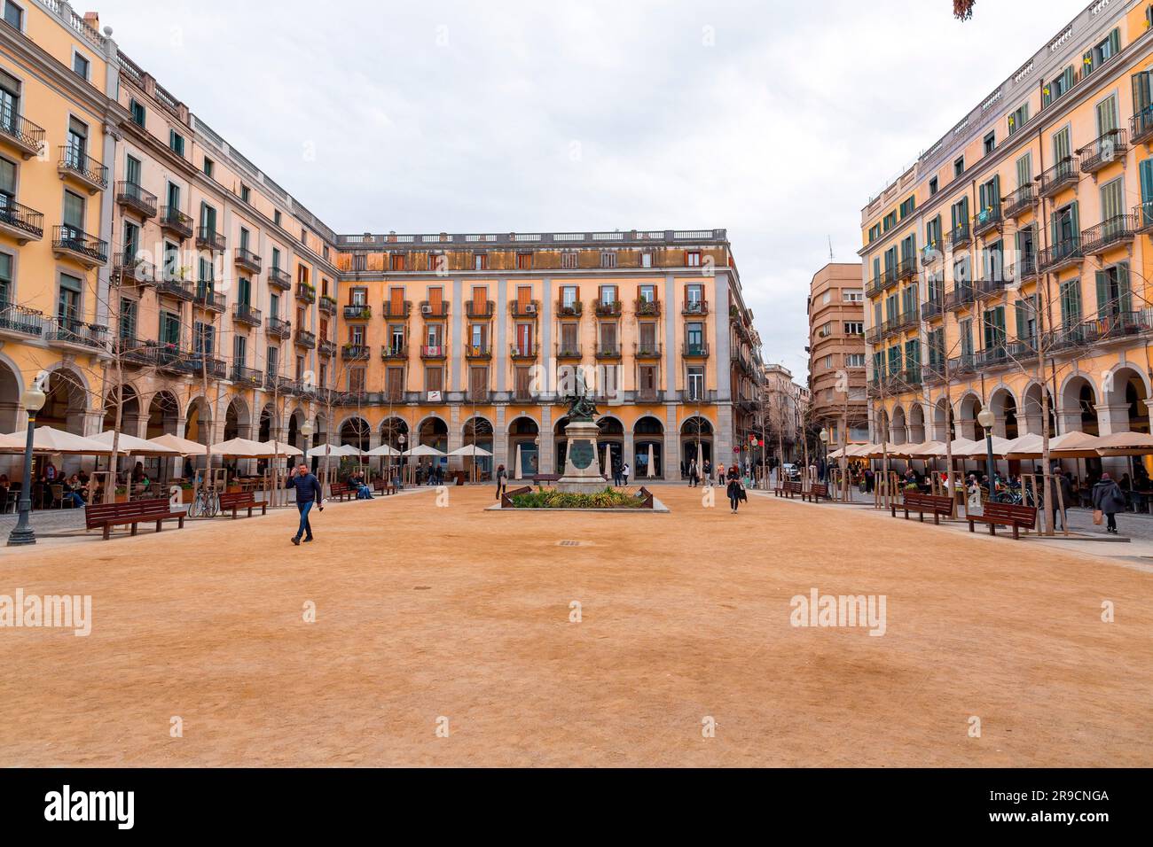 Plaza de la independencia girona hi-res stock photography and images ...