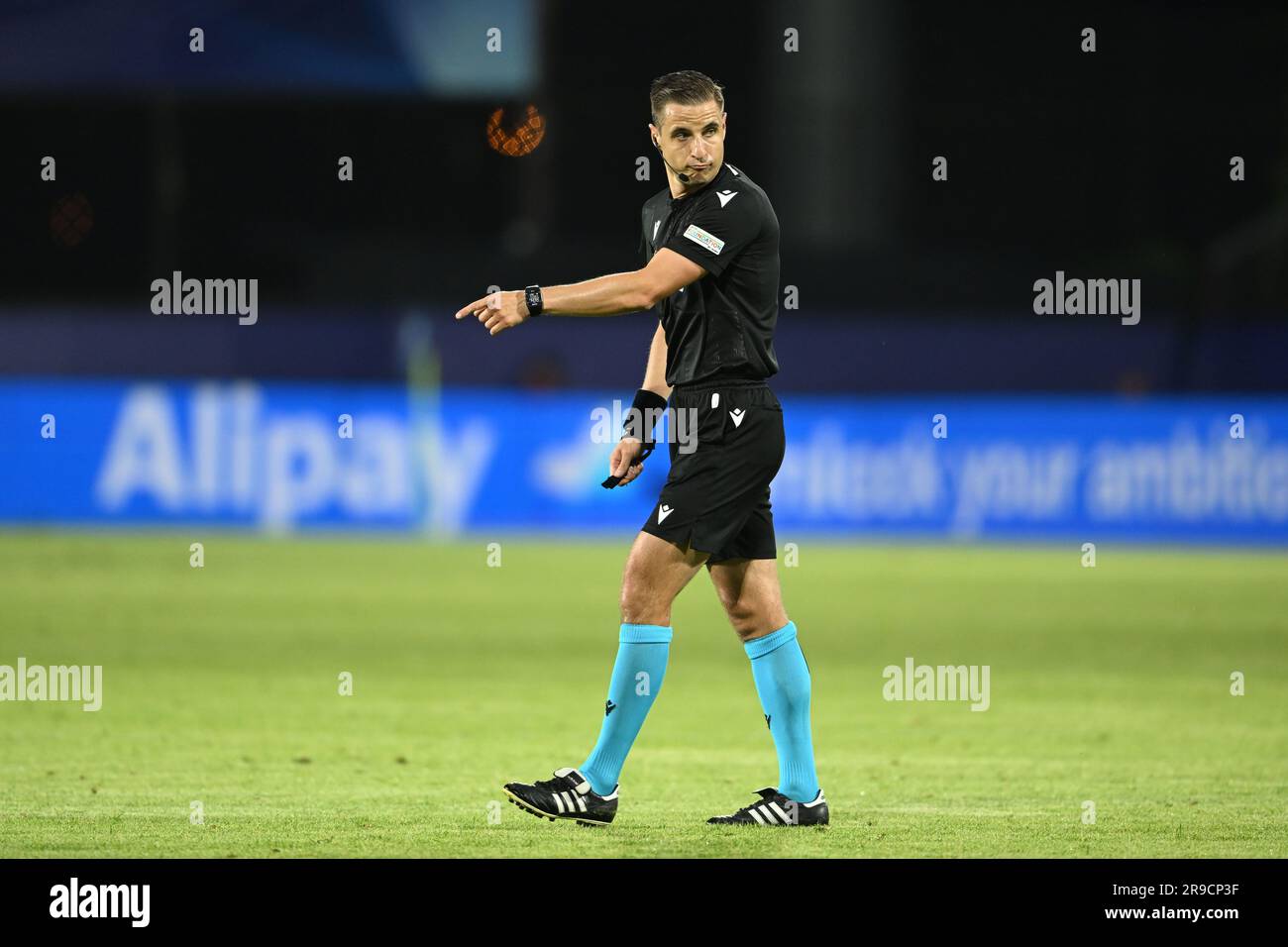 Referee dr hi-res stock photography and images - Alamy