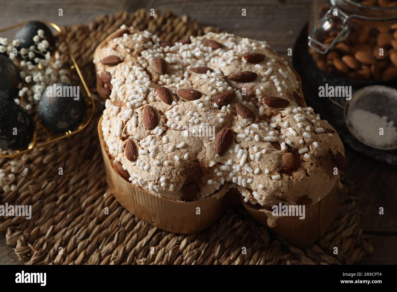 Colomba di pasqua italian hi-res stock photography and images - Alamy