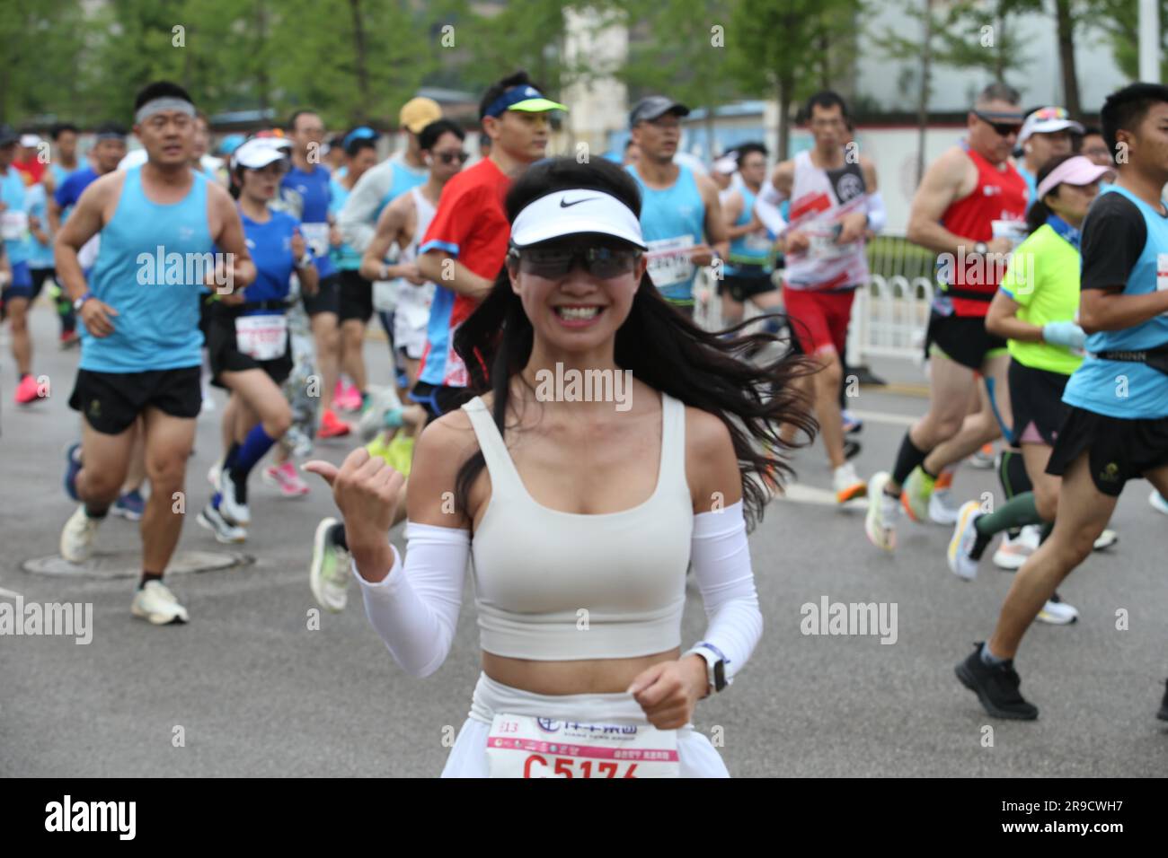The 2023 Kunming Anning Hot Spring Plateau Half marathon kicks off in Kunming City, southwest ...