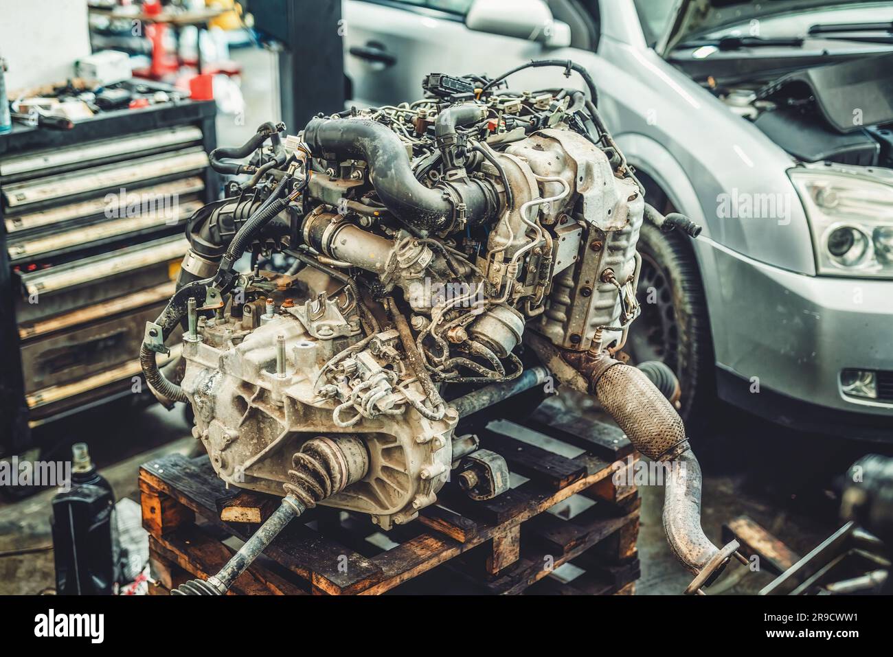 Timing chain in car engine hi-res stock photography and images - Alamy