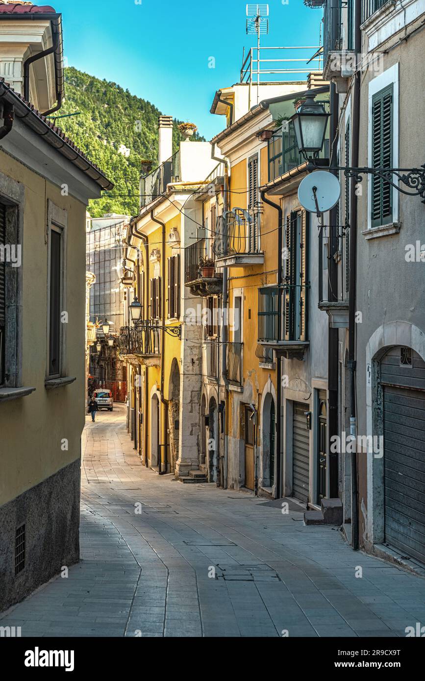 Glimpses of alleys, stairways, arcades, decorations, arches and houses ...