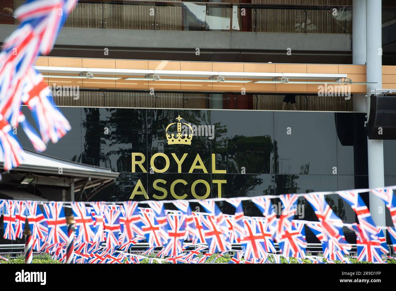 Ascot flags hi-res stock photography and images - Alamy