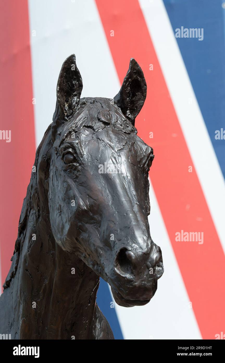 Ascot, Berkshire, UK. 23rd June, 2023. A statue of Frankel looks across ...