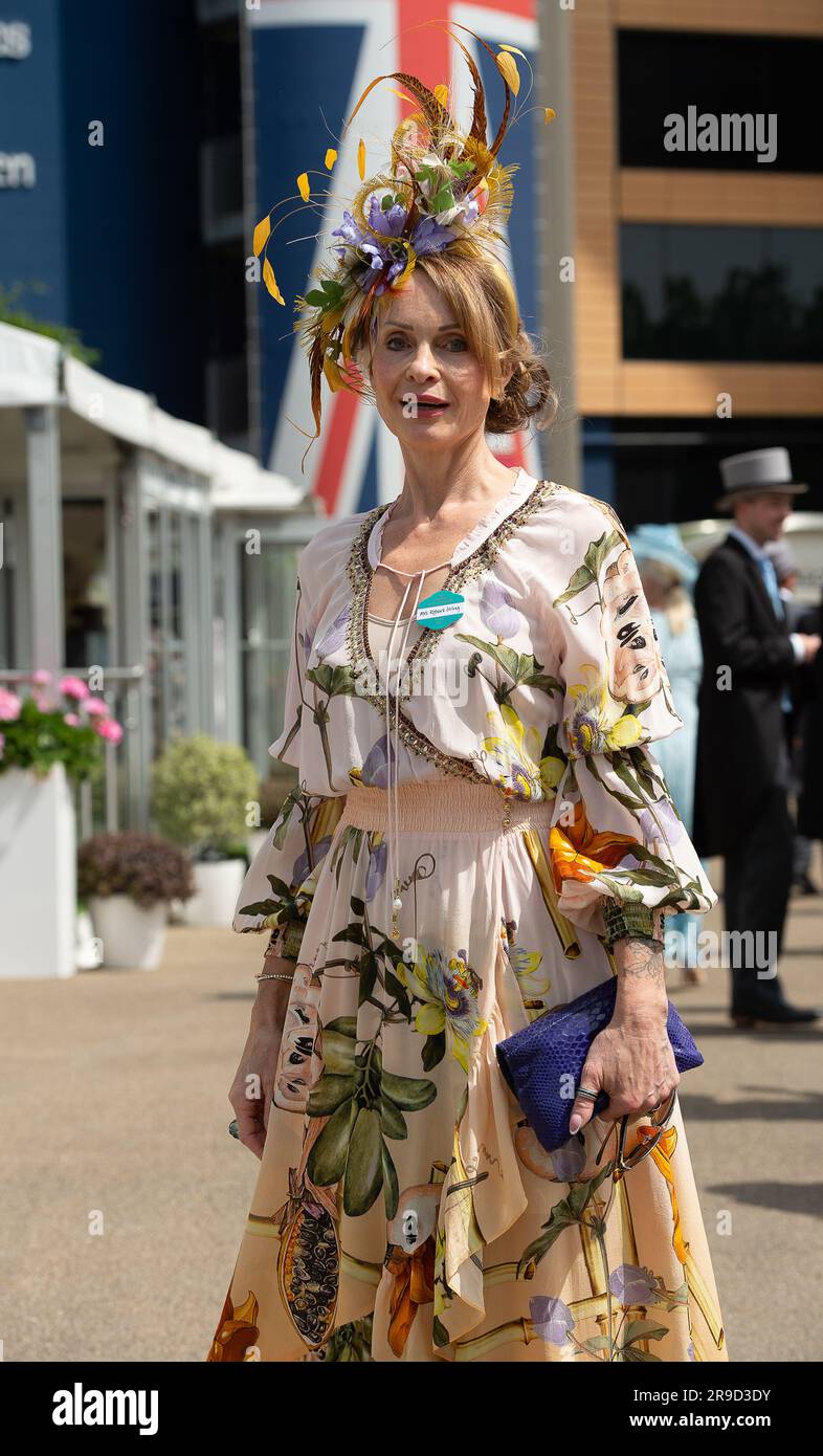 Mrs robert irving hi-res stock photography and images - Alamy