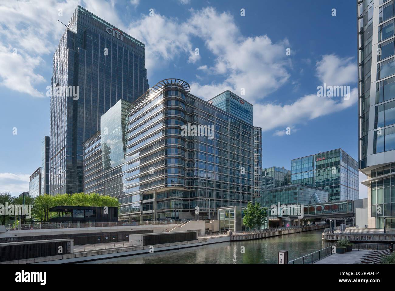 London canary wharf financial district hi-res stock photography and ...