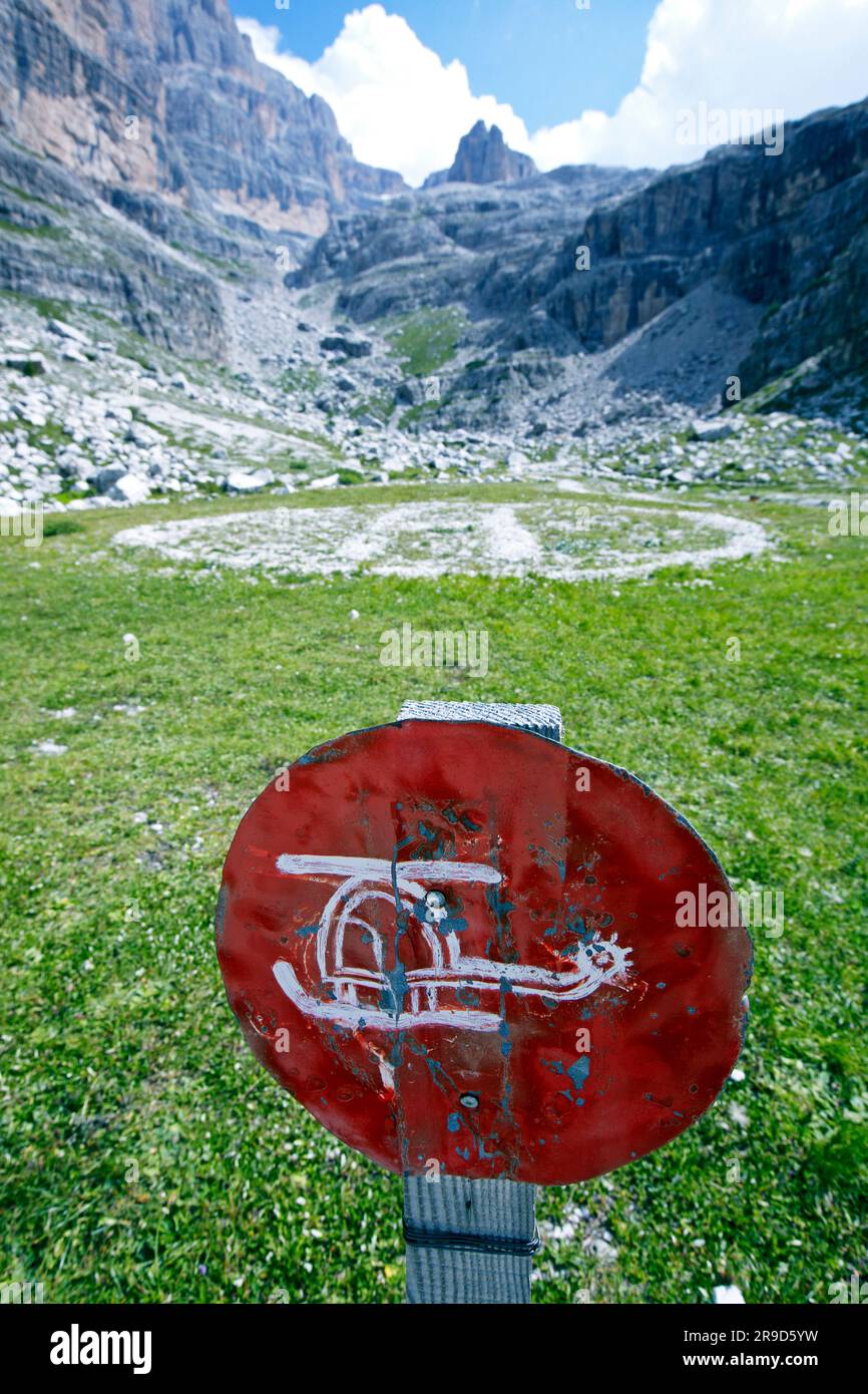 Empty helicopter landing spot hi-res stock photography and images - Alamy