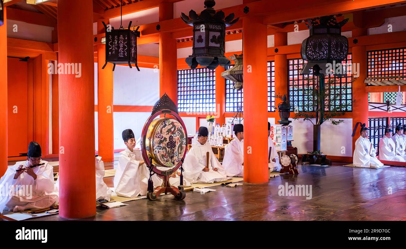 Morning ritual at the Itsukushima shrine Stock Photo - Alamy