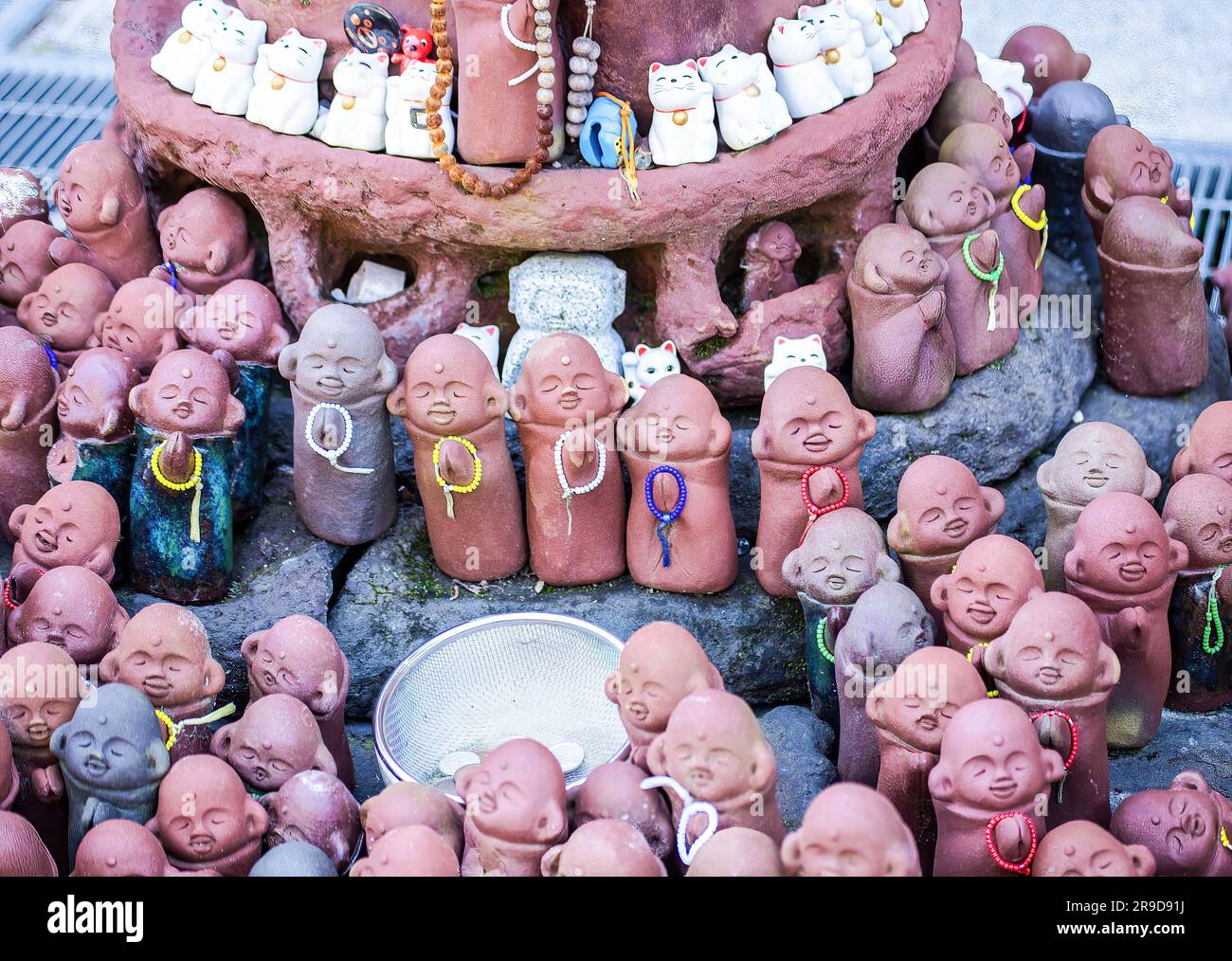 Crowd of gnomes hi-res stock photography and images - Alamy