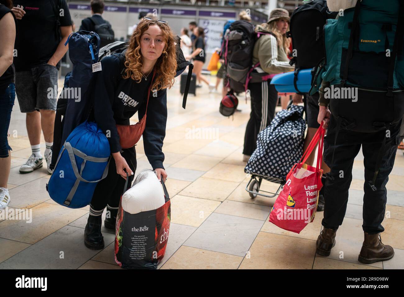Glastonbury festivalgoers arrive back at Paddington Station, London ...