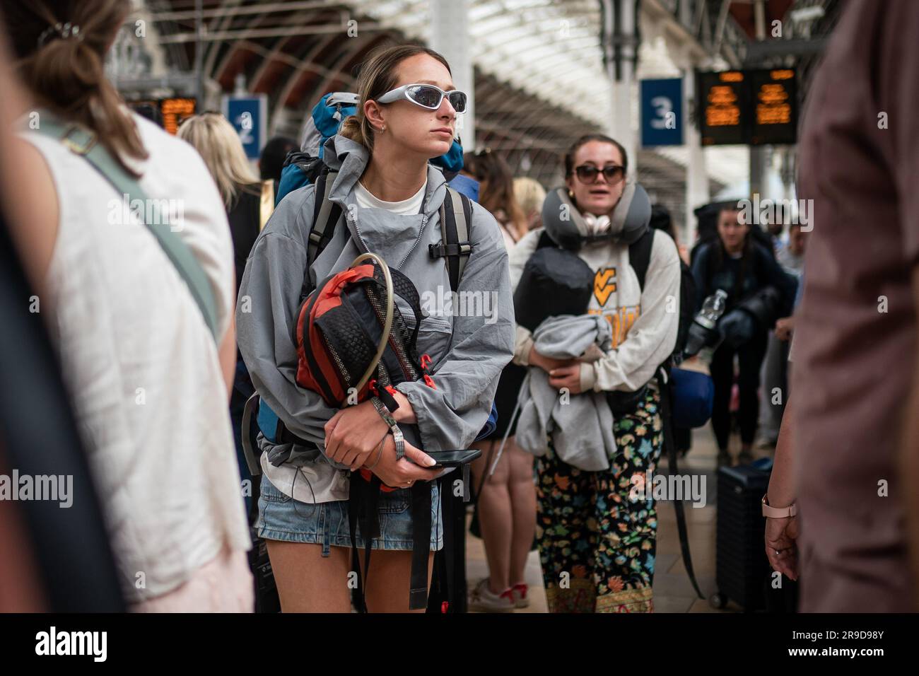 Glastonbury festivalgoers arrive back at Paddington Station, London ...