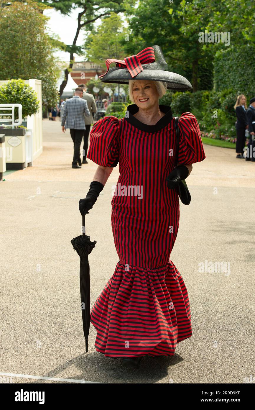 Ascot, Berkshire, UK. 21st June, 2023. Judith Beckett wears a stylish ...
