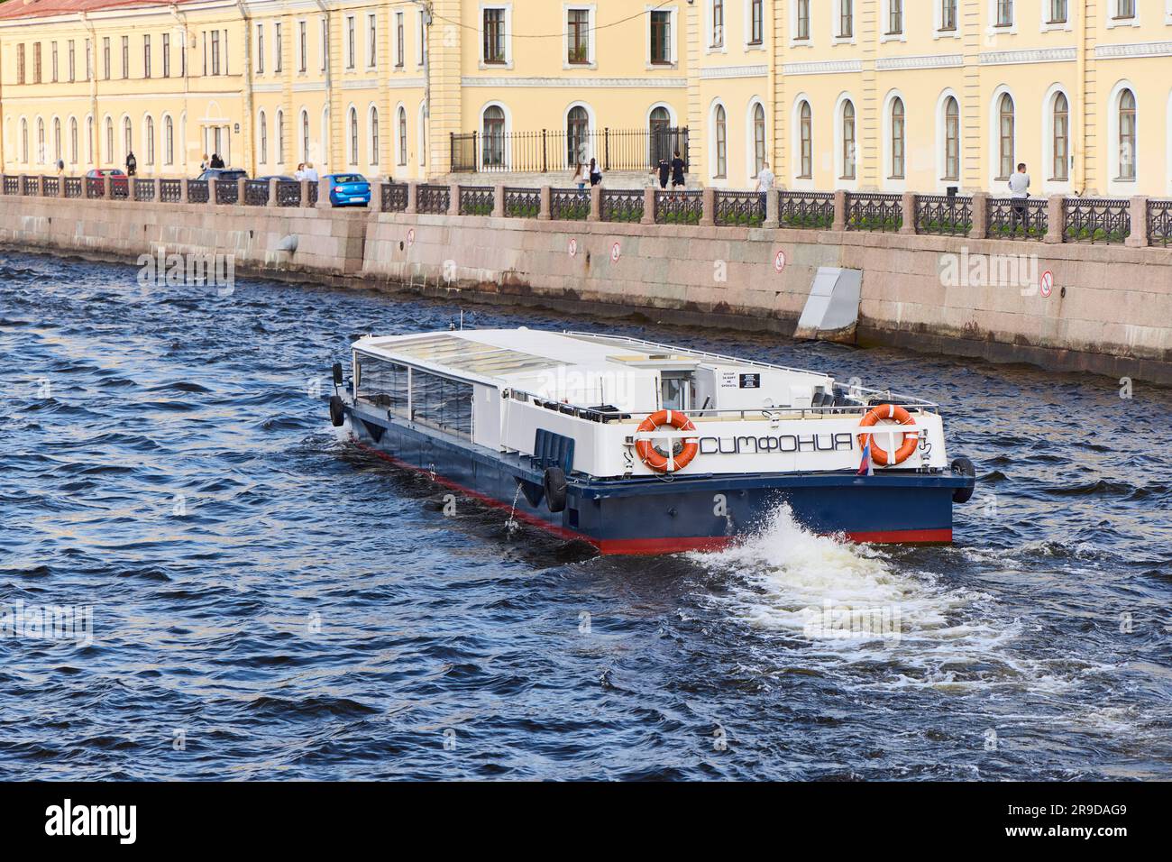 Tourist boat in the river in the city Stock Photo - Alamy