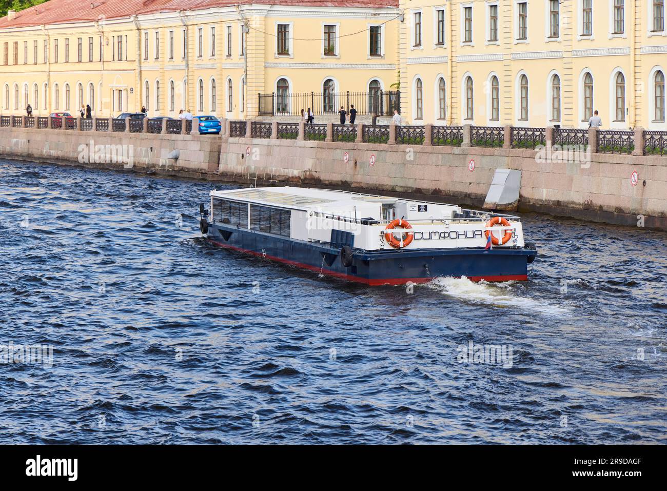 Tourist boat in the river in the city Stock Photo - Alamy