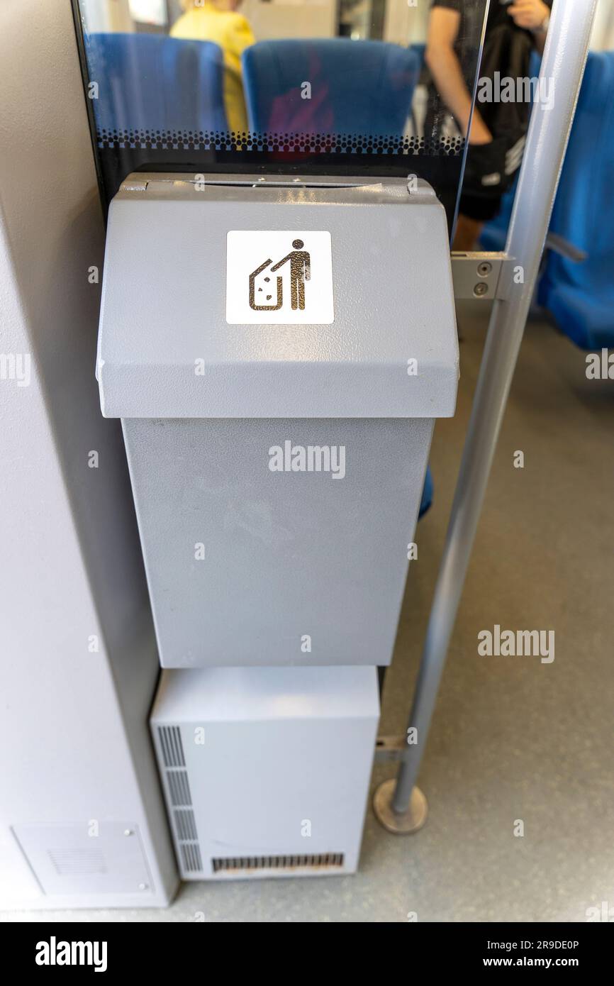 Dustbin wagon hi-res stock photography and images - Alamy