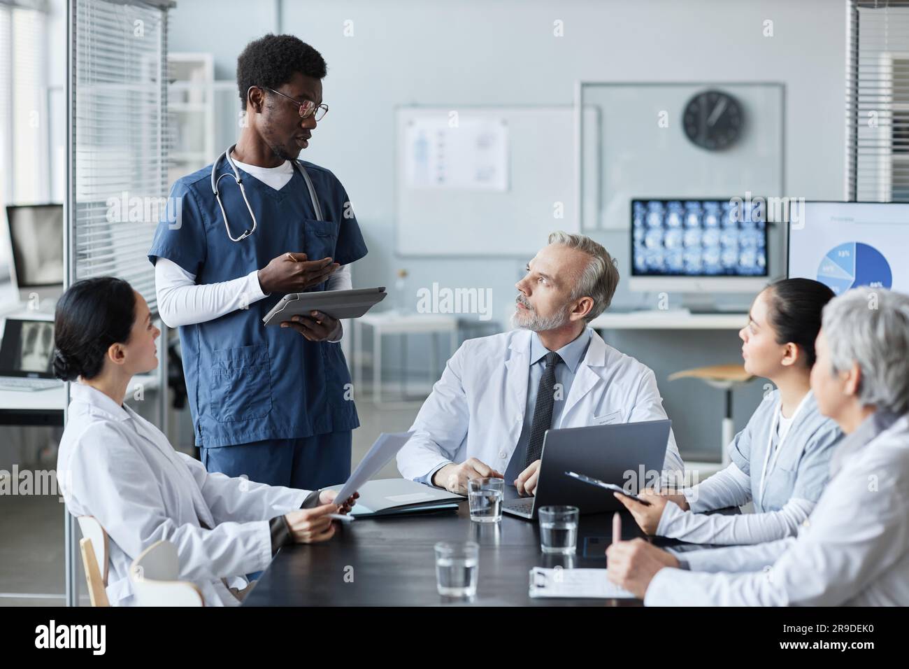 Clinician tablet hi-res stock photography and images - Alamy