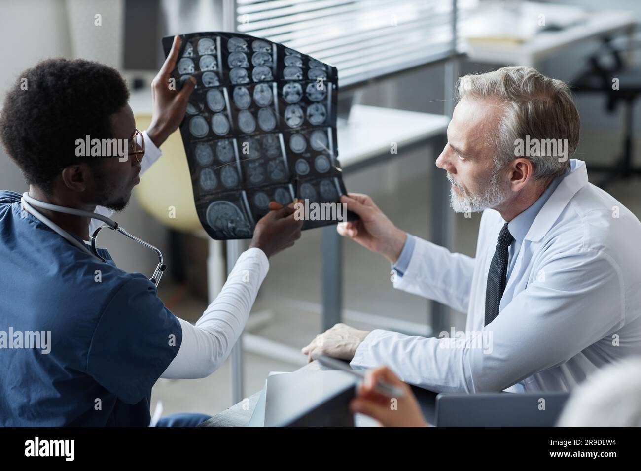Doctor showing mri scan male hi-res stock photography and images - Alamy