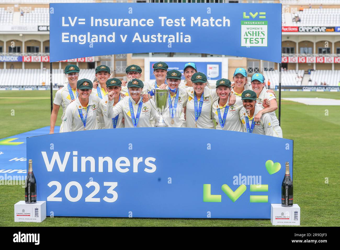 England ashes trophy hi-res stock photography and images - Alamy