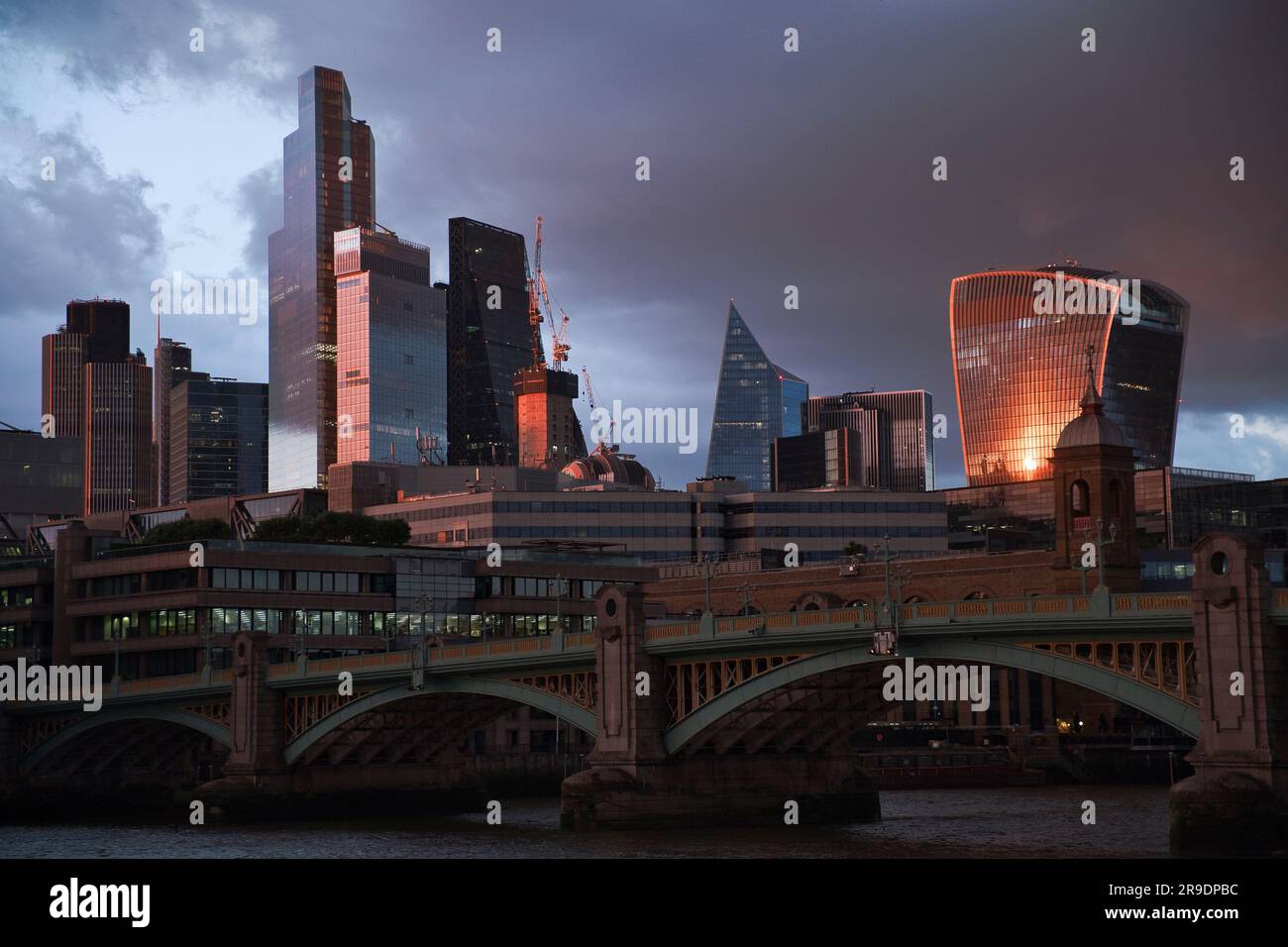 London skyline in dramatic weather hi-res stock photography and images ...