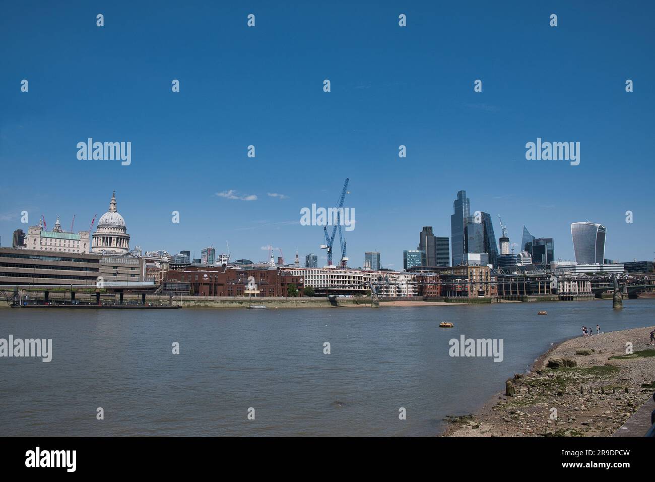 Low skyline hi-res stock photography and images - Alamy