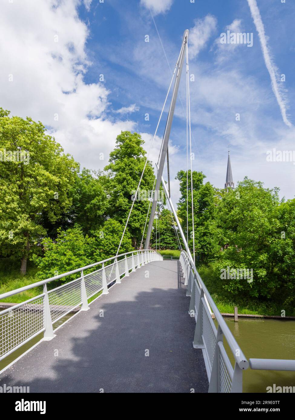 Modern footbridge hi-res stock photography and images - Alamy