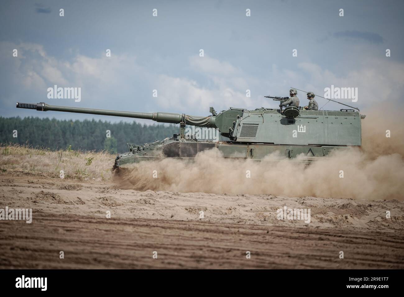 Vilnius, Lithuania. 26th June, 2023. The self-propelled howitzer 2000 ...