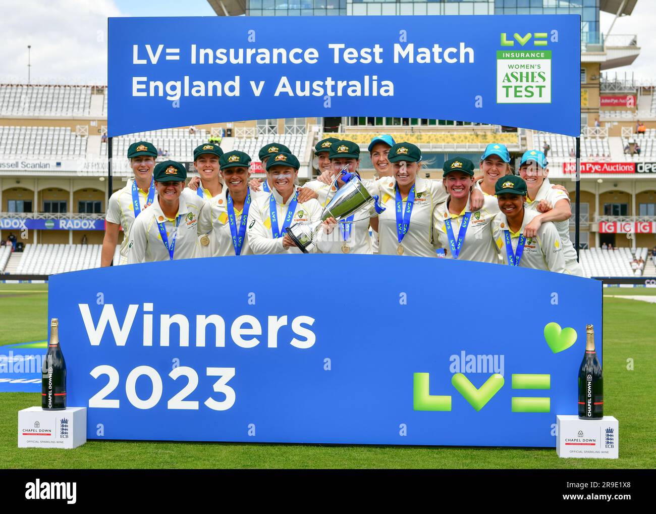 Australian team with ashes test match winners cup hi-res stock ...