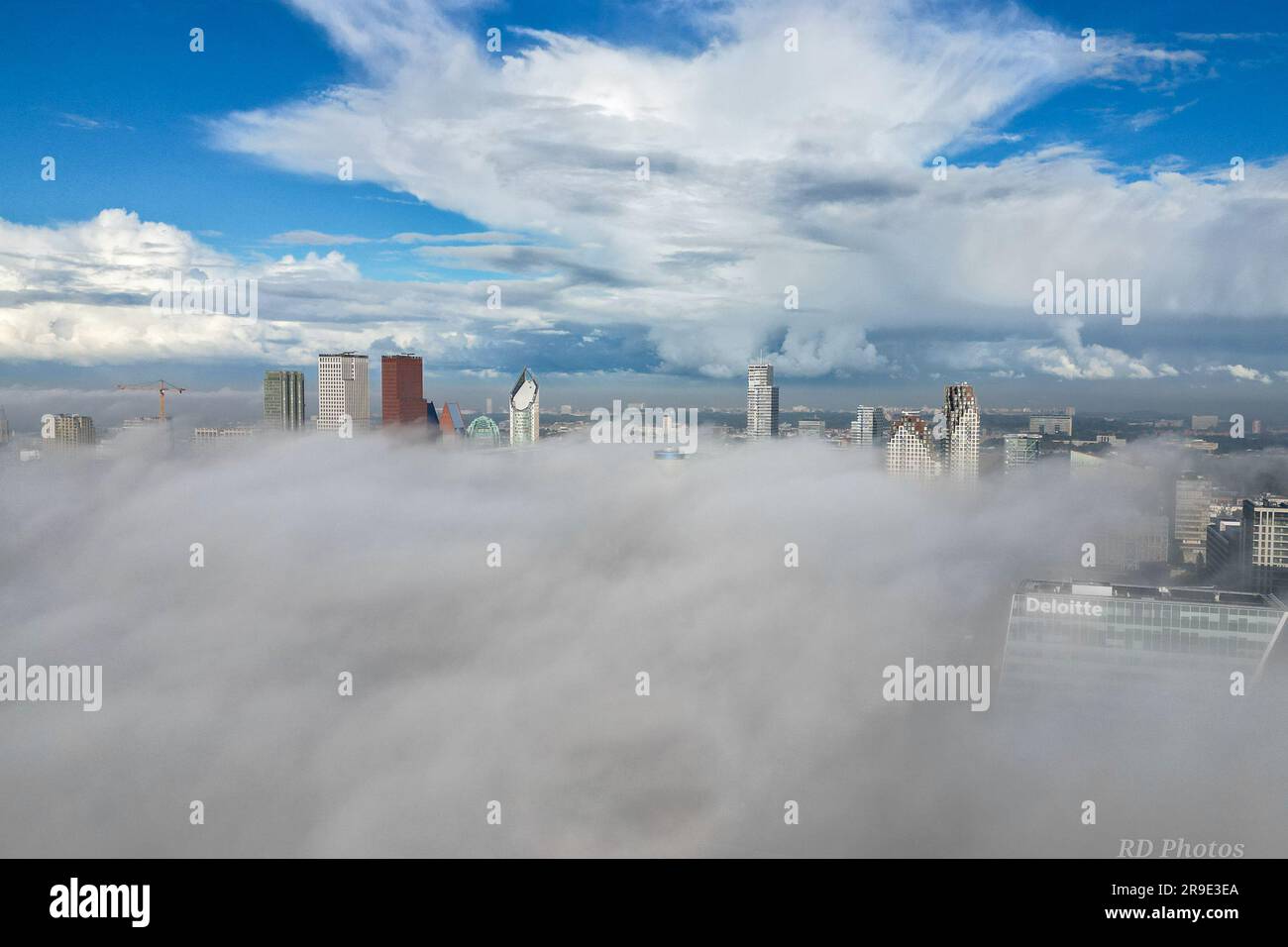 Skyscraper above clouds hi-res stock photography and images - Alamy