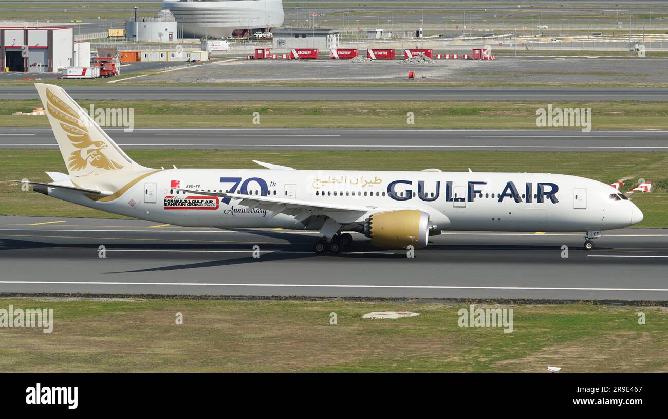 ISTANBUL, TURKIYE - OCTOBER 01, 2022: Gulf Air Boeing 787-9 (39985) landing to Istanbul ...