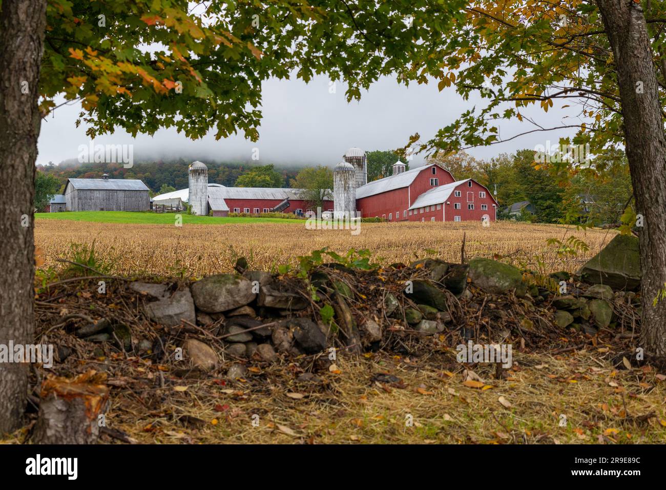 Rock barn farm hi-res stock photography and images - Alamy