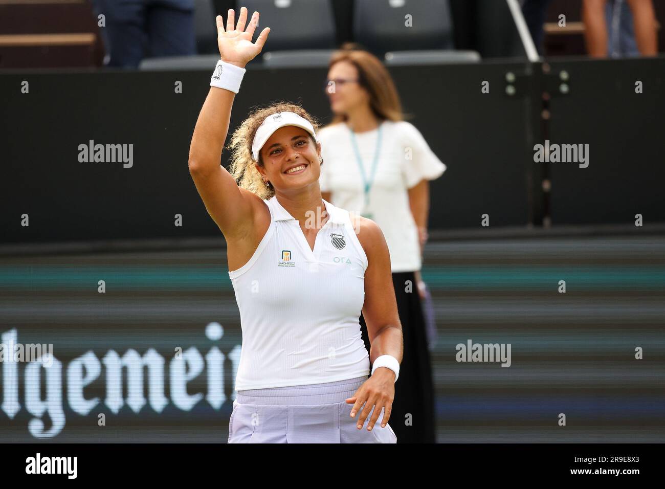 Spectations hi-res stock photography and images - Alamy