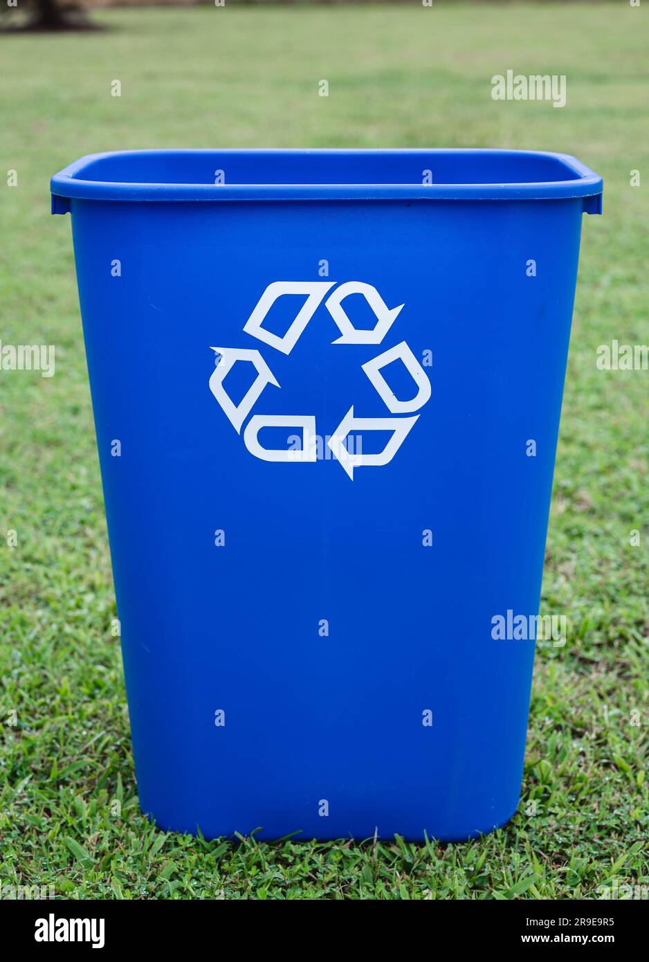 Blue dumpster filled trash hi-res stock photography and images - Alamy
