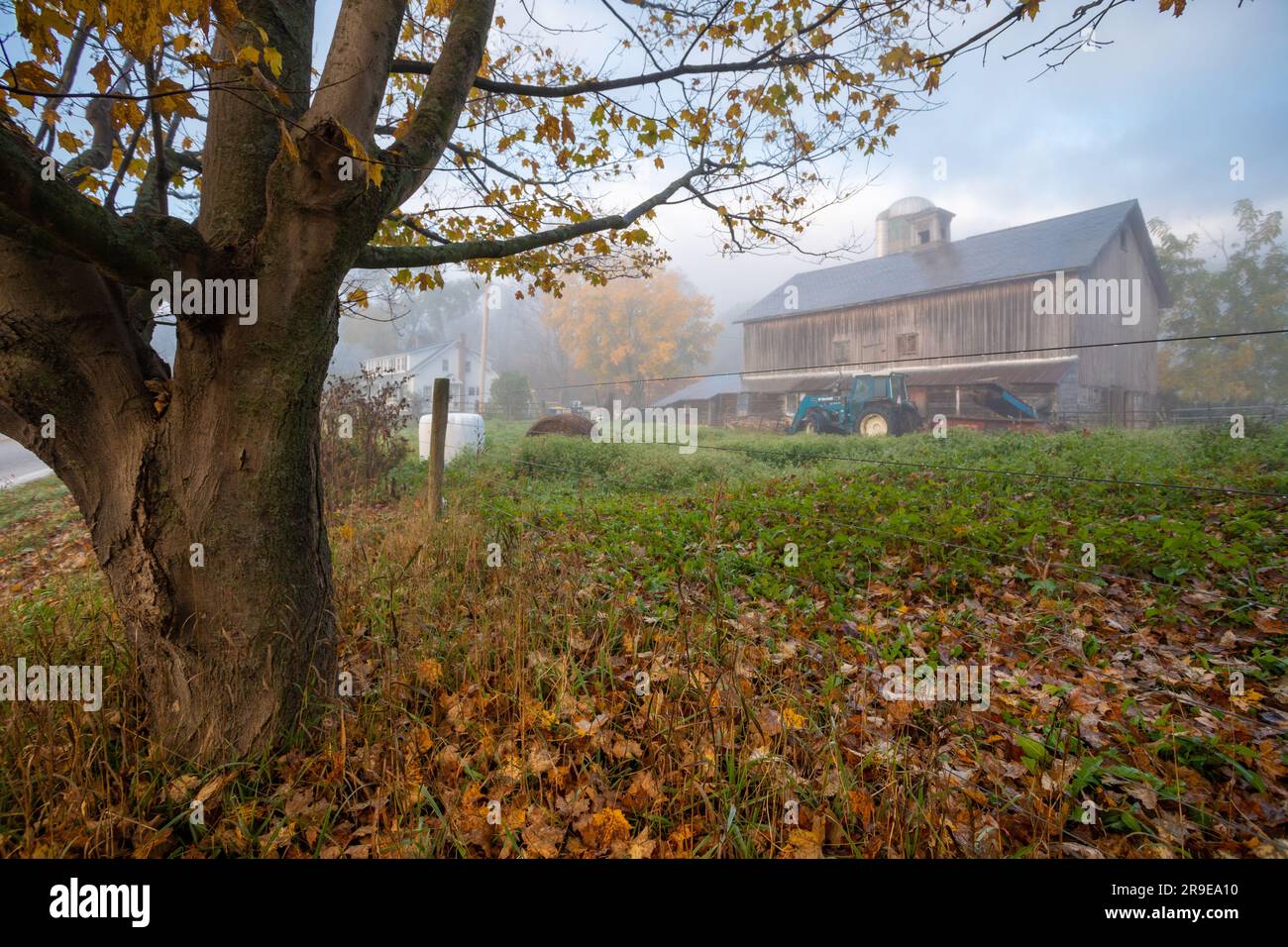 Vt fall field hi-res stock photography and images - Alamy