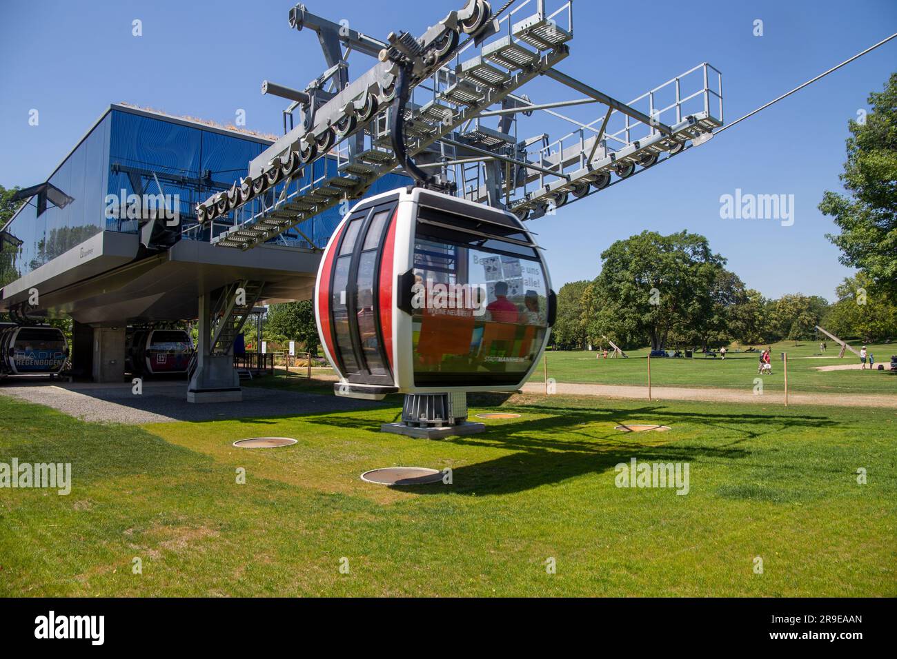 BUGA (Bundesgartenschau) Mannheim 2023: The cable car connects the two ...