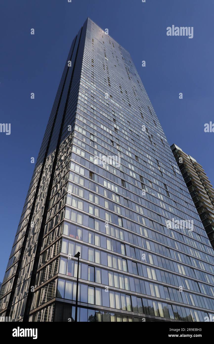 Landmark Pinnacle London Docklands July 2022 Stock Photo - Alamy