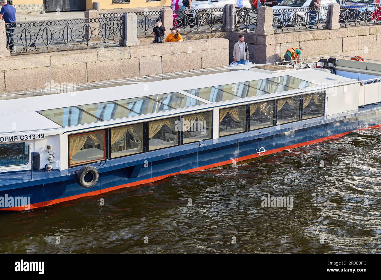 Tourist boat in the river in the city Stock Photo - Alamy