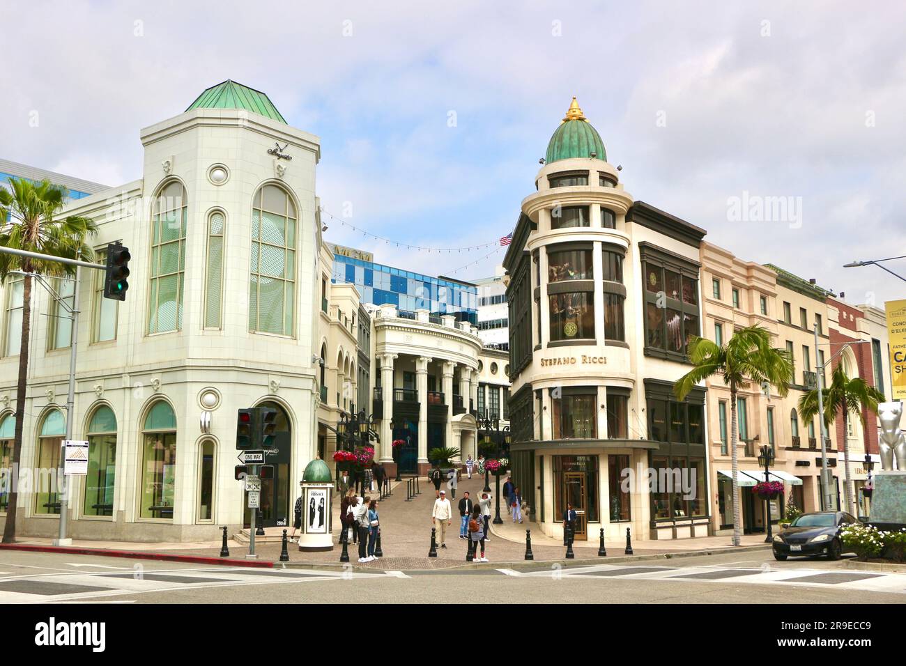 The Gateway to Rodeo Drive Outdoor shopping plaza Two Rodeo Drive ...