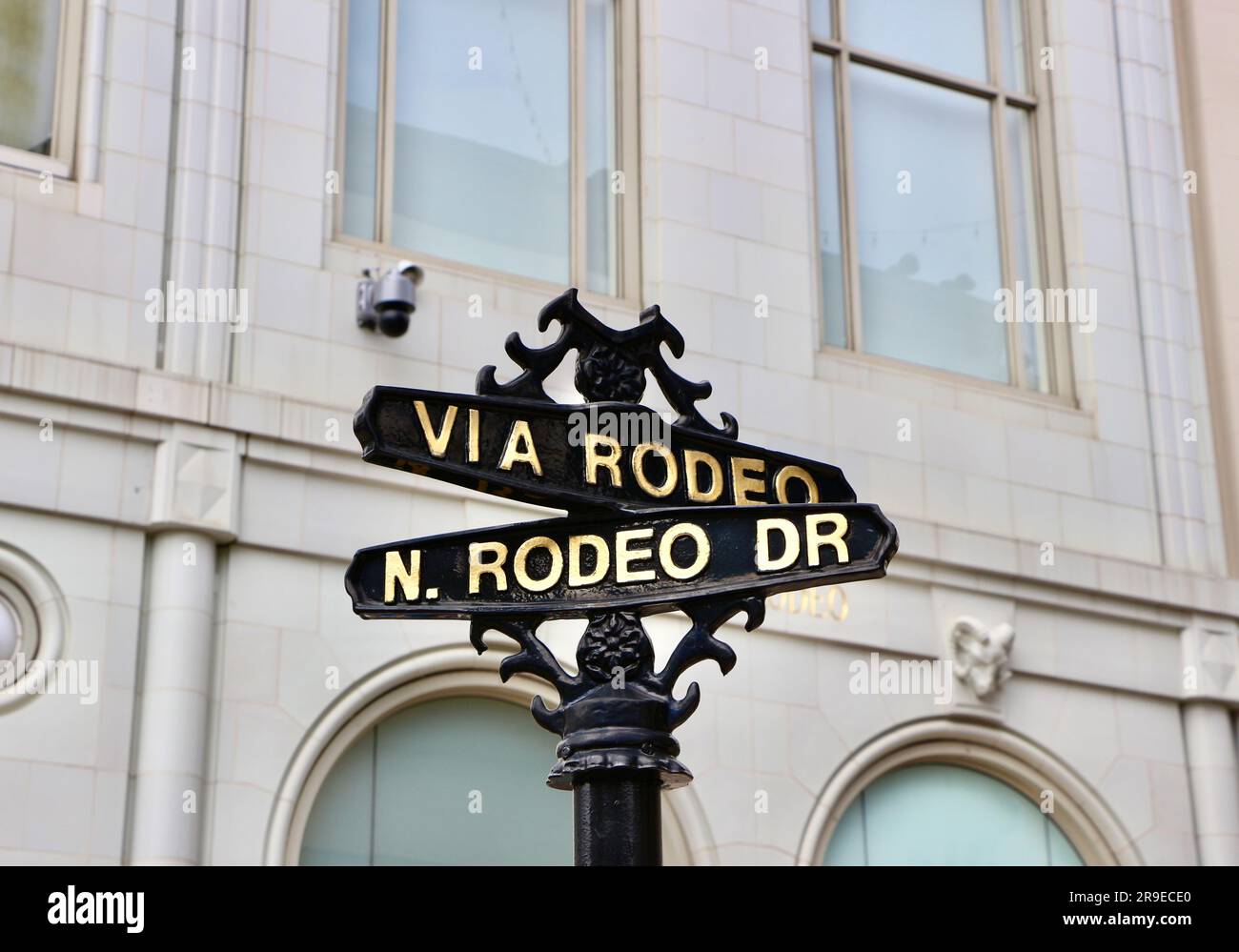 Sign post with signs for Via Rodeo and North Rodeo Drive Beverly Hills ...