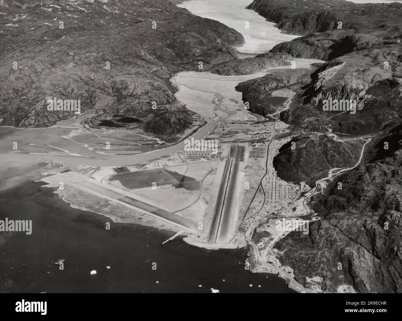 Landing field in greenland during world war ii hi-res stock photography ...
