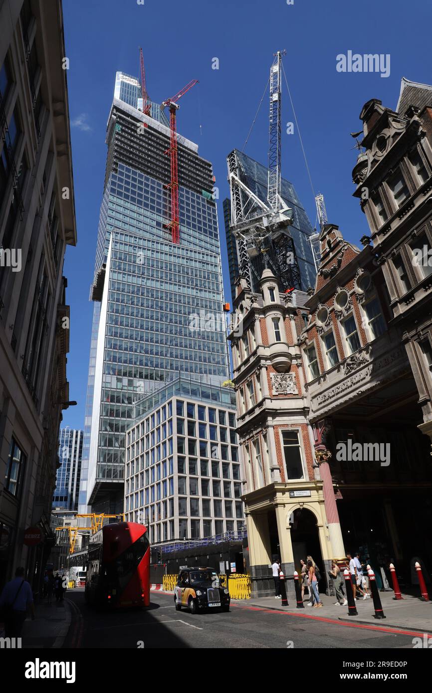 London skyline from bishopsgate 2022 hi-res stock photography and ...