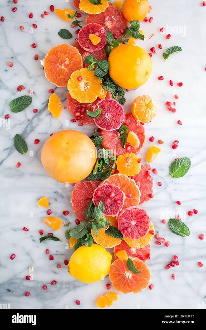 Many sliced oranges hi-res stock photography and images - Alamy