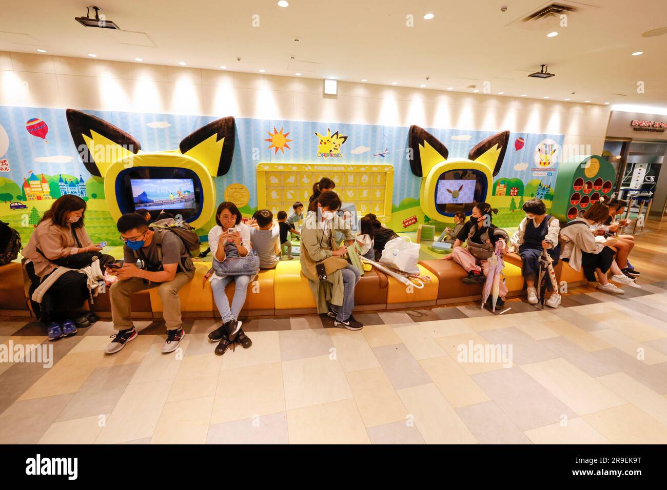 Famille pikachu hi-res stock photography and images - Alamy