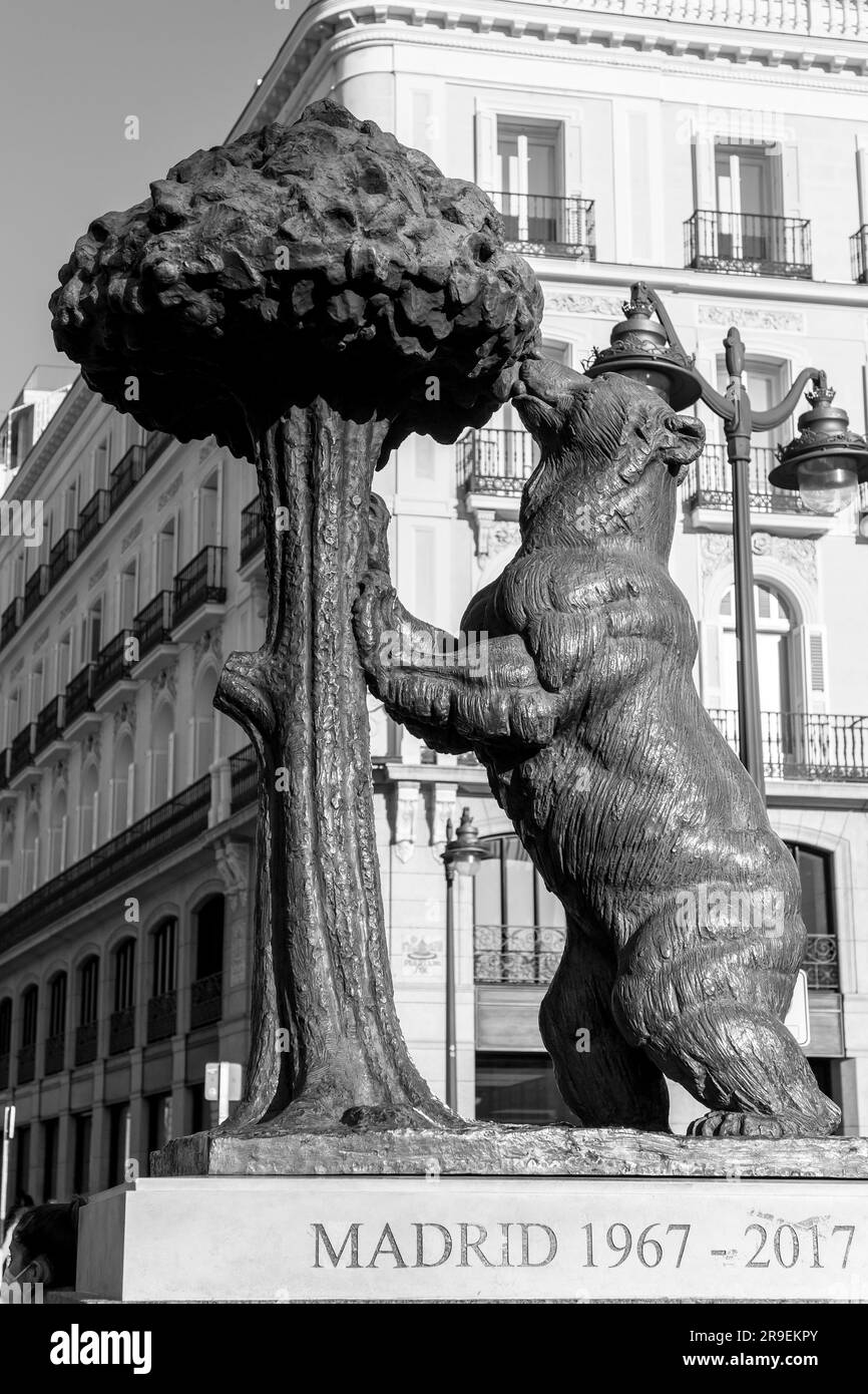 Madrid, Spain - FEB 19, 2022: The Statue of the Bear and the Strawberry ...