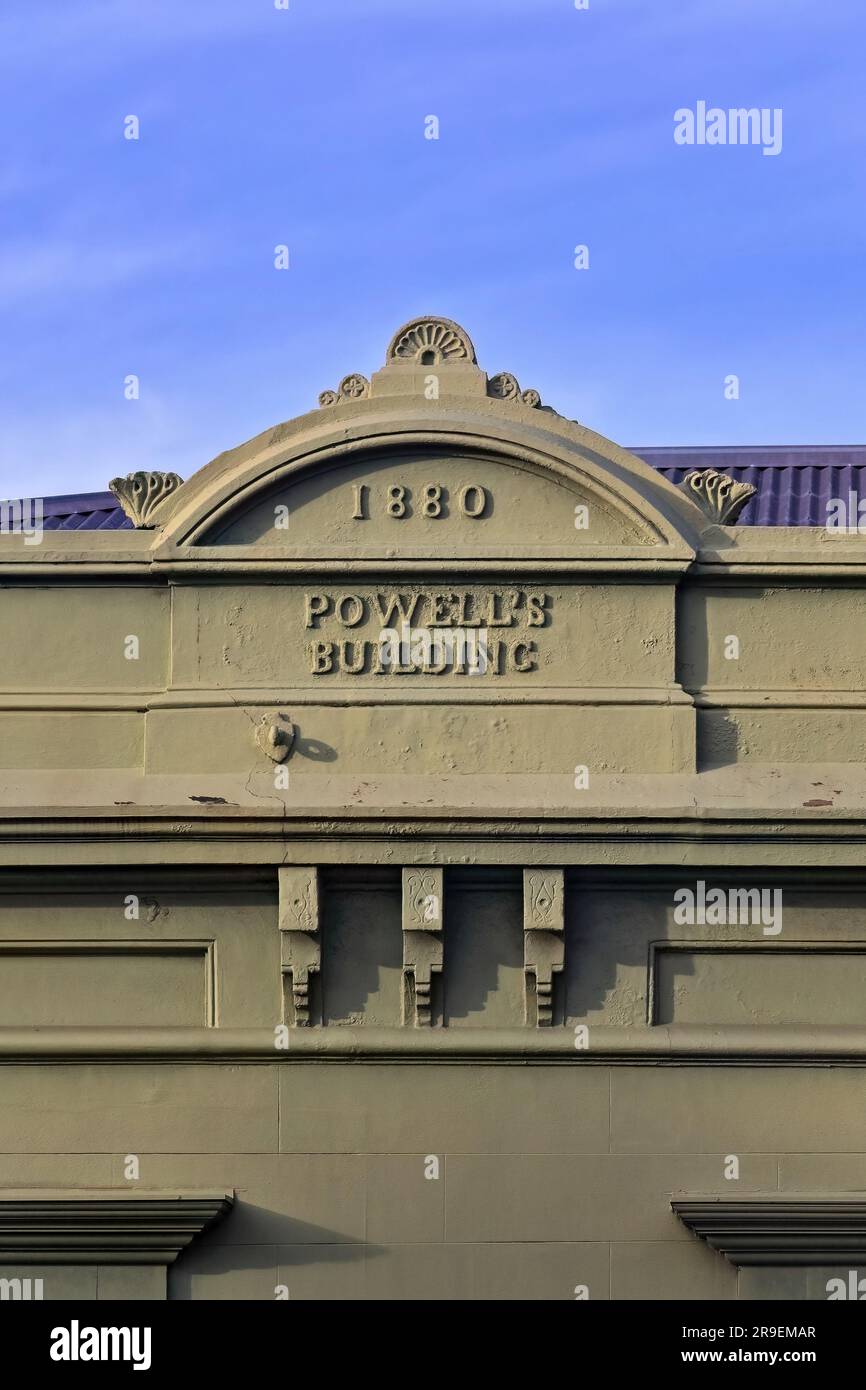 709 Victorian commercial terrace featuring khaki-green walls and ornate ...